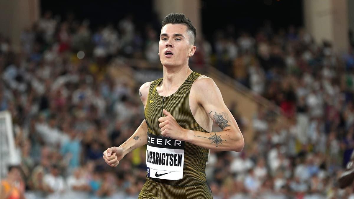 Jacob Ingebrigsten Runs 7:17.55 to Break 3000m World Record | Watch ...