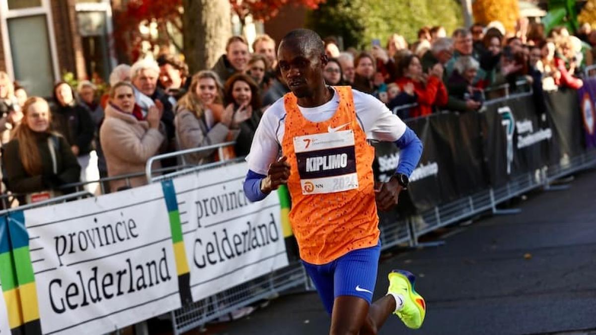 Jacob Kiplimo Shatters 15km World Record at NN Zevenheuvelenloop in ...
