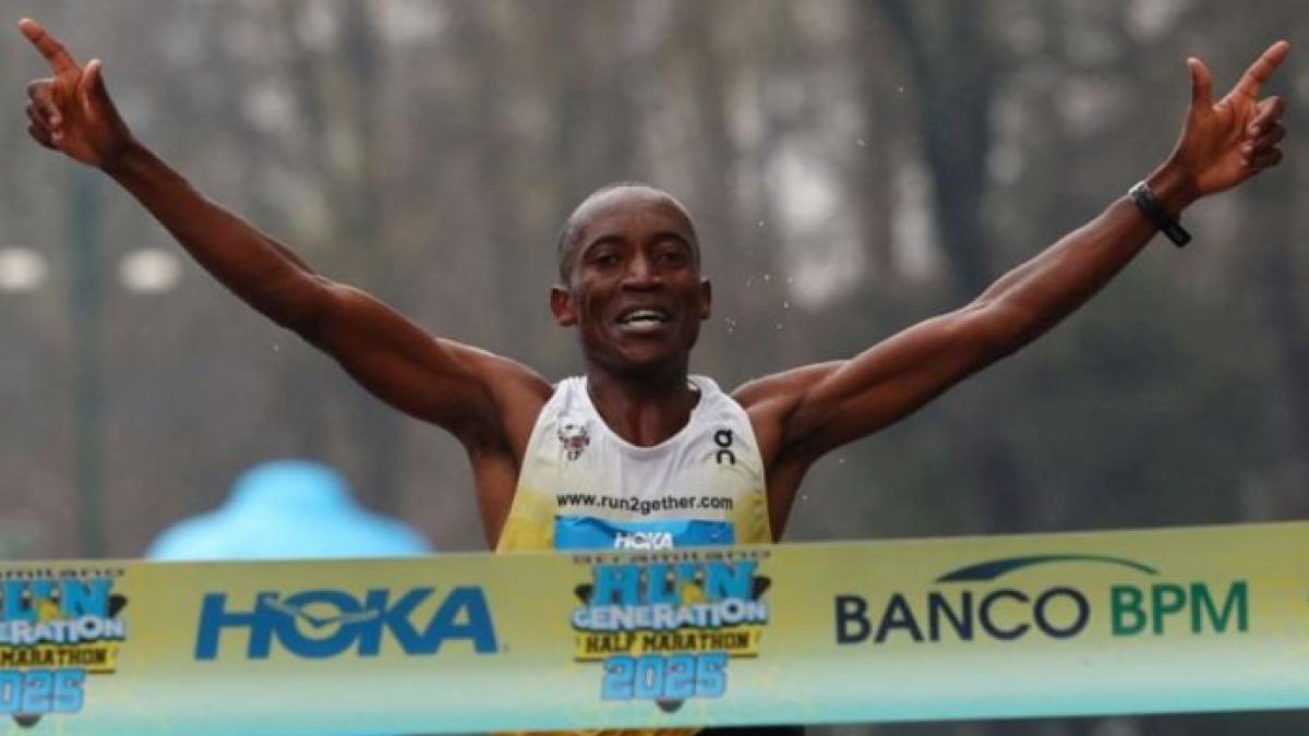 Kenya’s Mwangi and Michira Dominate Rain-Soaked Stramilano Half ...