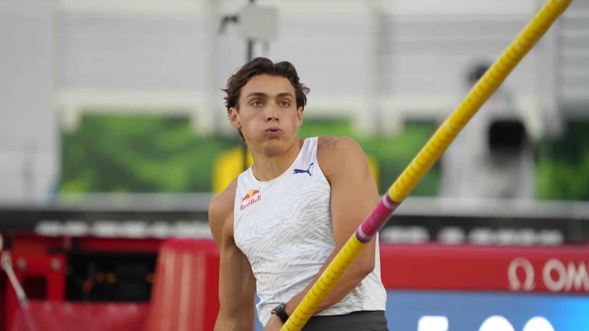 Duplantis Soars to 6.29m World Record at Gyulai István Memorial | Watch ...