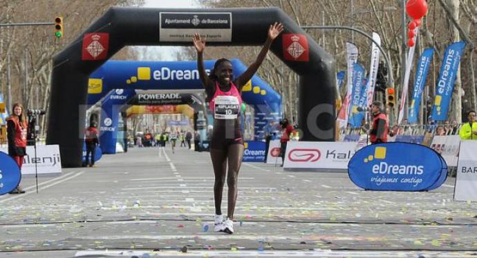 Kiplagat Sets New Half Marathon WR | Watch Athletics