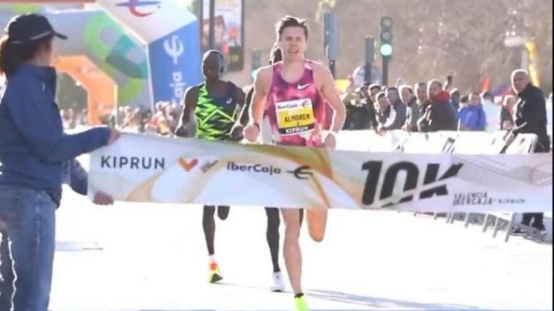 Andreas Almgren Shatters European Record at Valencia 10K | Watch Athletics